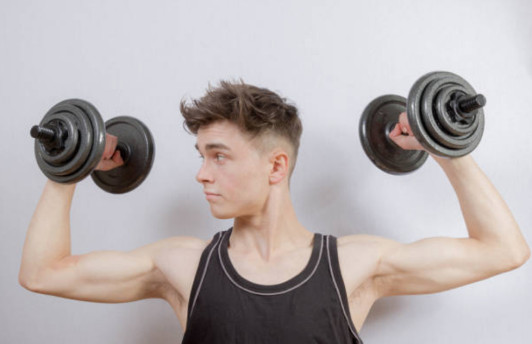 Musculation avant 18 ans : danger pour la croissance