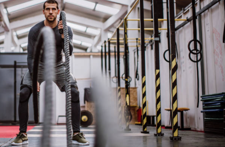 Battle rope : Pourquoi et comment s'entraîner avec la corde ondulatoire