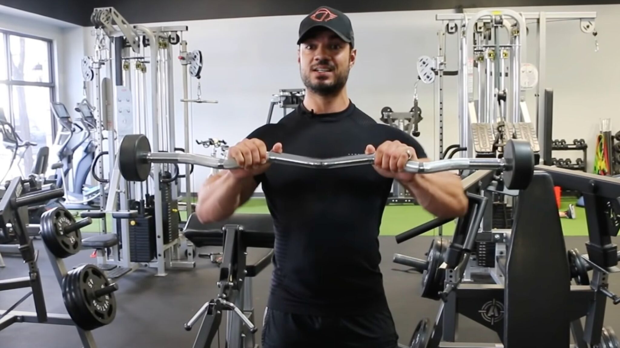 Curl inversé : l’exercice secret pour des avant-bras énormes