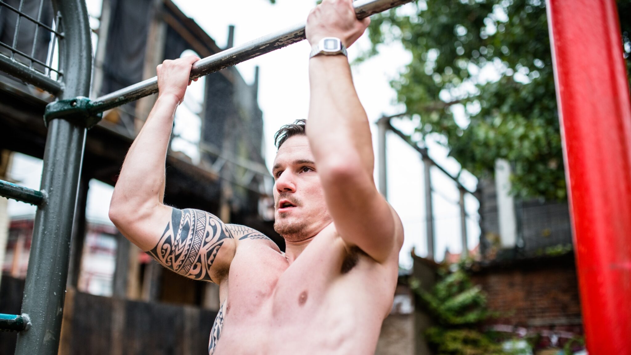 Chin-up : les tractions pour se muscler les biceps