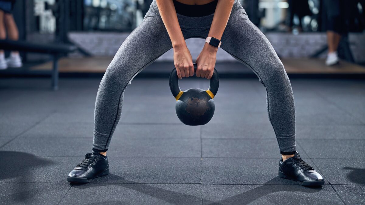 Squat sumo : technique et bienfaits pour muscler vos jambes